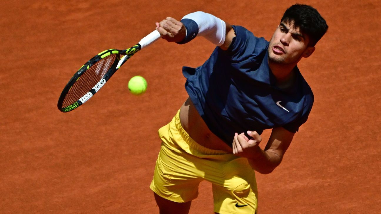 Carlos Alcaraz opens in Paris with 1st win since forearm injury - ESPN