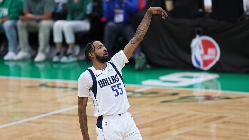 Derrick Jones Jr. has 3-year, $30M deal with Clippers, source says - ESPN