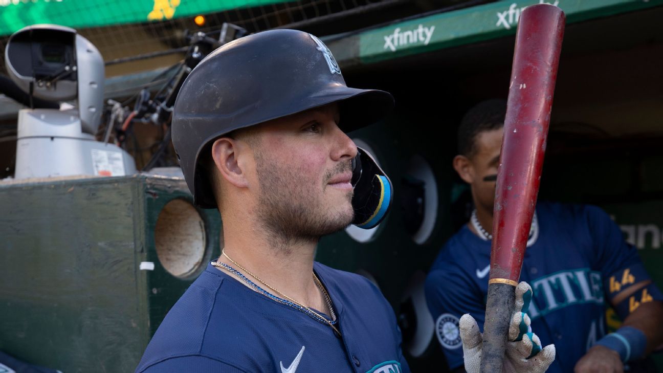 Reds pick up Ty France from Mariners for minor league catcher, cash - ESPN