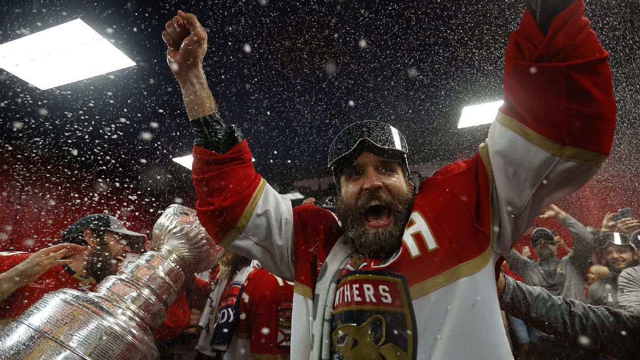 Panthers' celebration takes Stanley Cup into Atlantic Ocean - ESPN