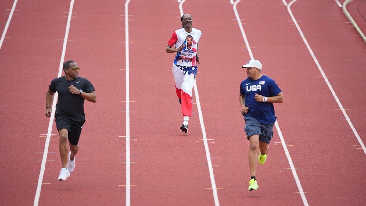 Snoop Dogg runs 200m and more in whirlwind sports travels - ESPN