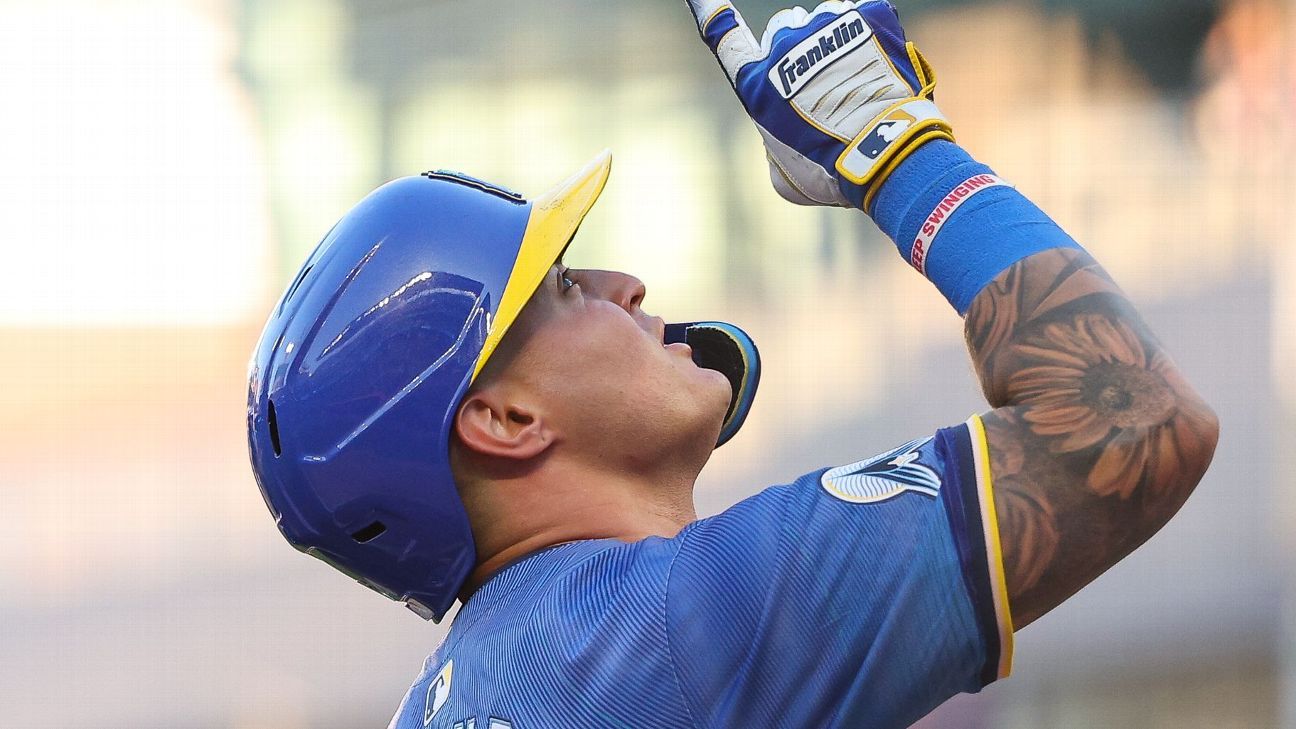 Jose Miranda sets Twins record with 10th consecutive hit - ESPN