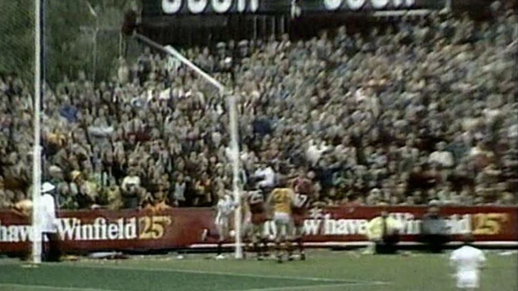 Remember When: Leigh Matthews broke the point post at Windy Hill - ESPN