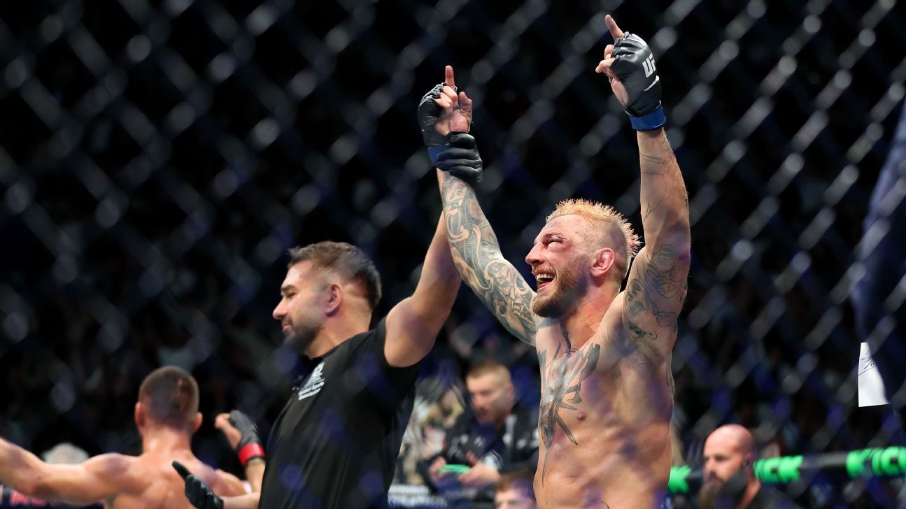 Dan Hooker's 'f------ psychotic mindset' wows crowds as he proves he's ...