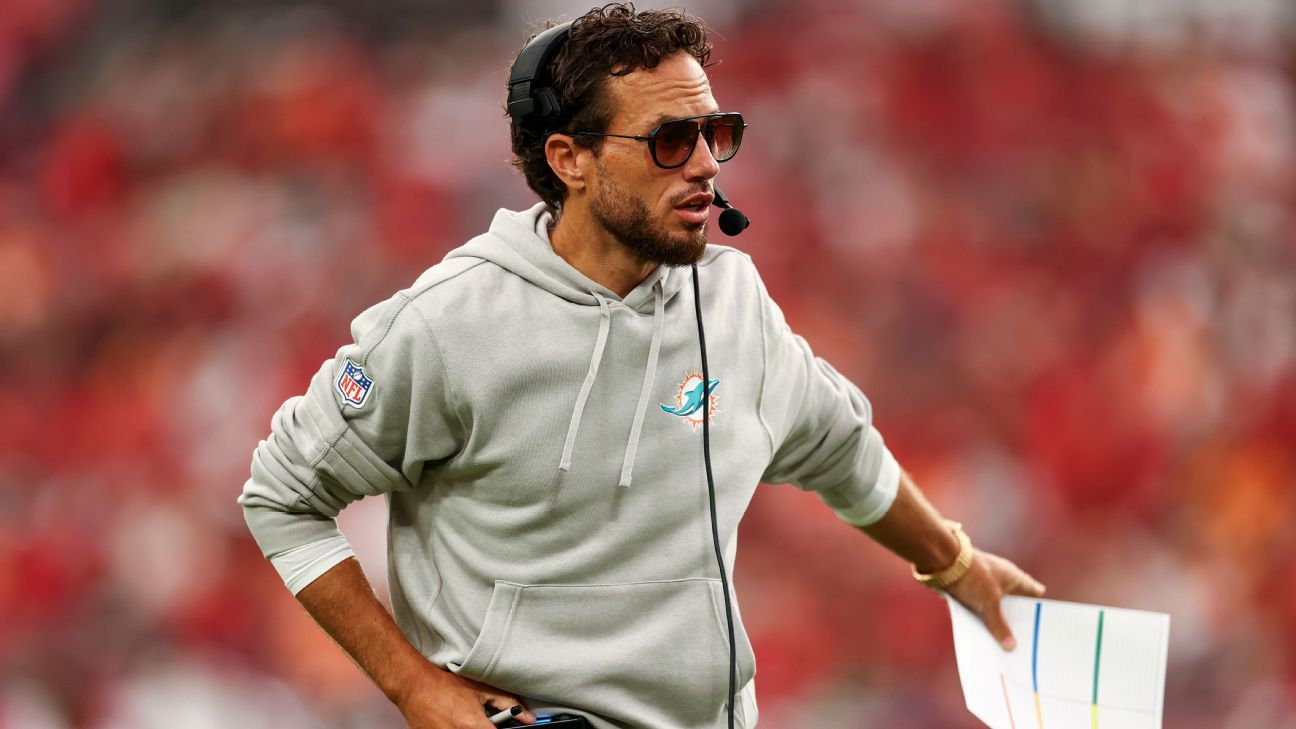 Dolphins extienden al entrenador Mike McDaniel hasta 2028, fuentes - ESPN