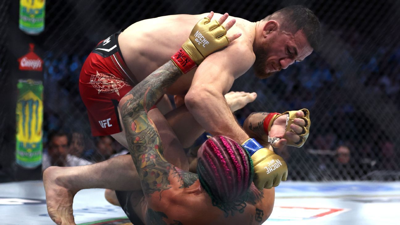 Merab Dvalishvili wrestles away Sean O'Malley's title in rout - ESPN