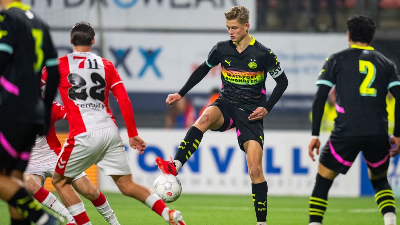 Uneken stoort zich aan gedrag teamgenoot en hoopt op kans in PSV 1 - ESPN