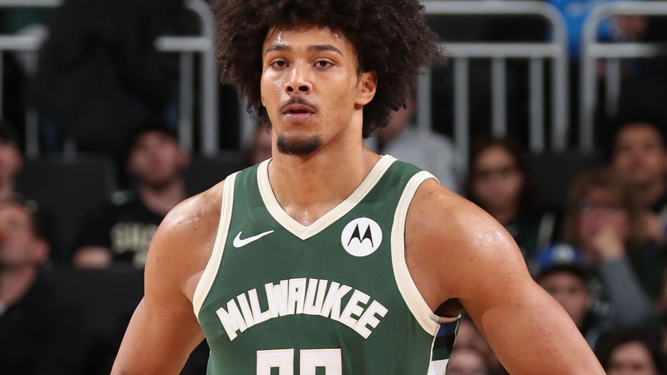Milwaukee Bucks center Jericho Sims undergoes thumb surgery - ESPN