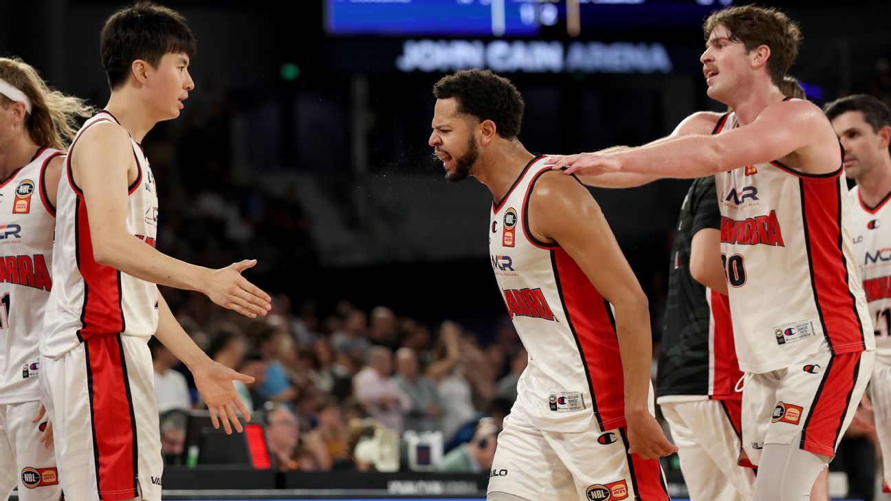 Battered Hawks upset United to force NBL title decider - ESPN