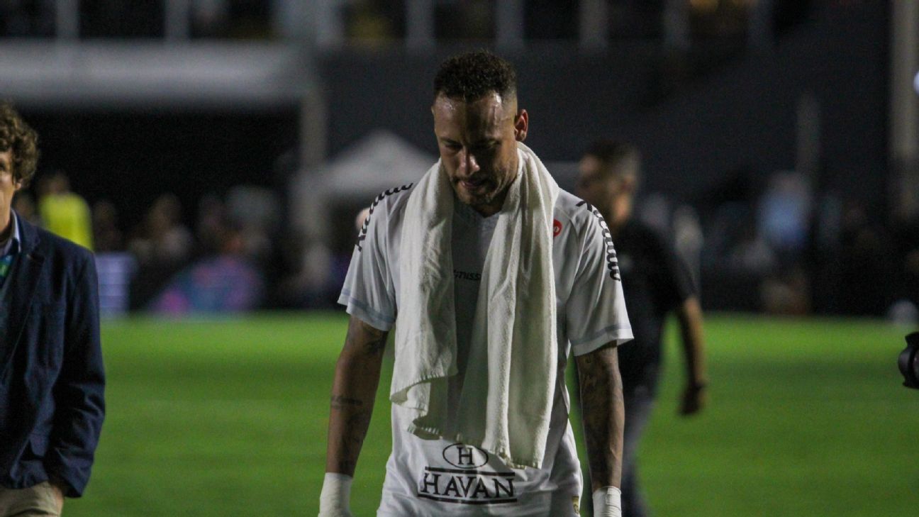 Neymar volvió a sufrir una lesión y salió llorando en Santos-Atlético Mineiro por el Brasileirao ...