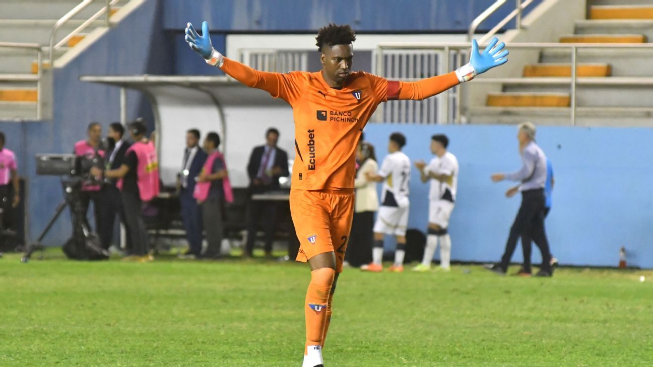 Alexander Domínguez volvió a atajar para Liga de Quito vs. Delfín - ESPN