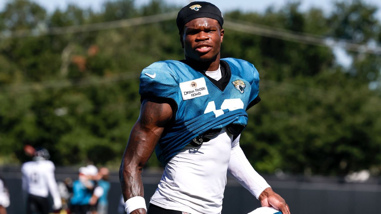 Travis Hunter a la ofensiva y defensiva en juego de práctica - ESPN