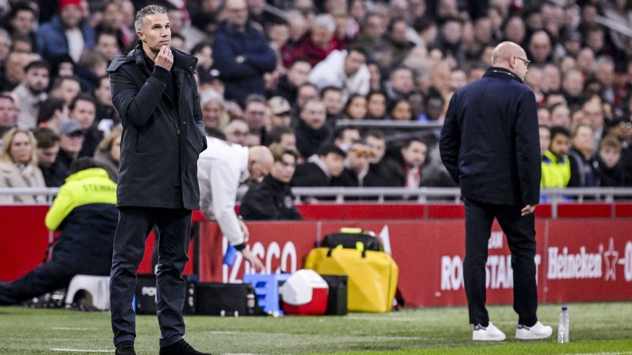 Voetbalpraat over 'slechte reeks' Feyenoord: "Dan is Van Persie ook een ...