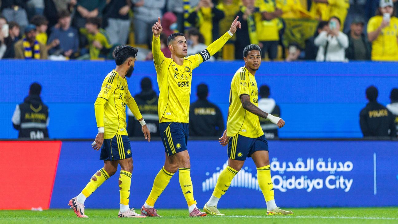 Cristiano Ronaldo 'flerta' com hat-trick, anota dois gols em vitória do ...