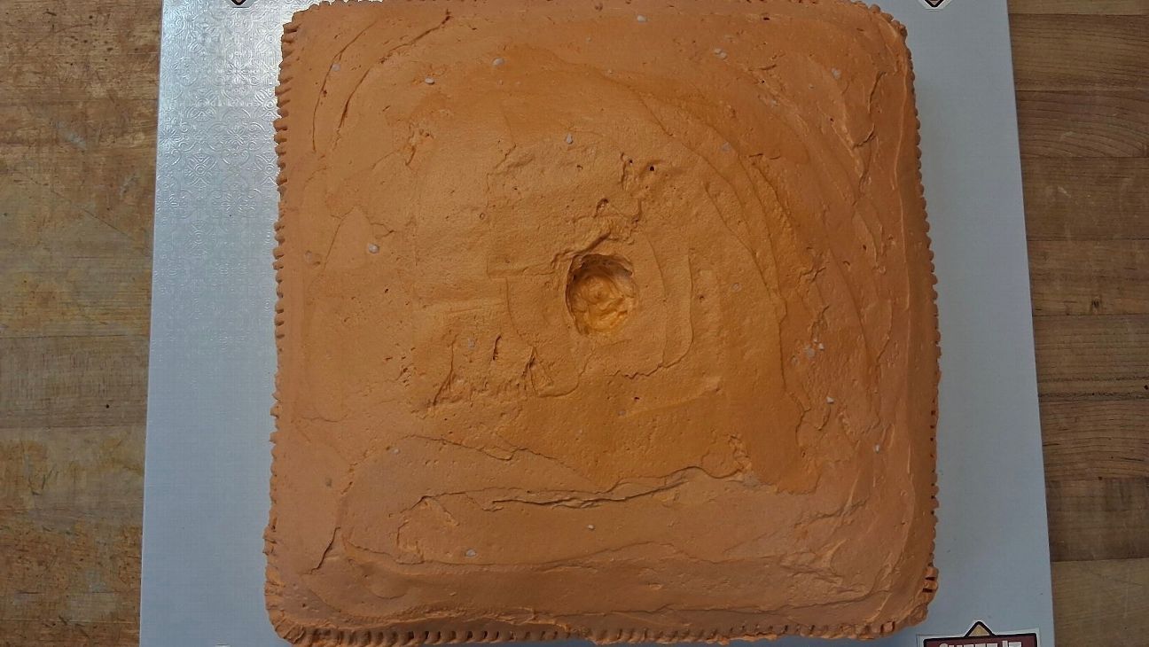 Texas mascot Bevo to get custom Cheez-It cake from Orlando bakery - ESPN