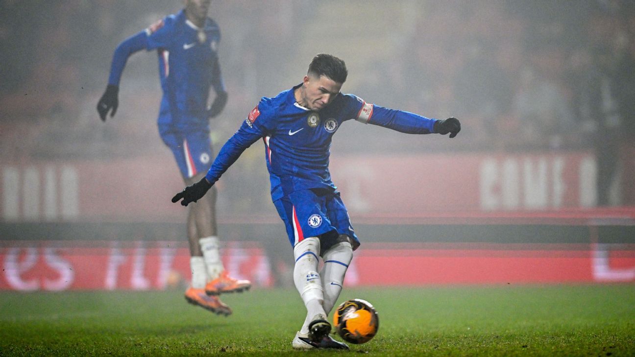 Enzo Fernández cerró la victoria de Chelsea con un gol de penal sobre ...