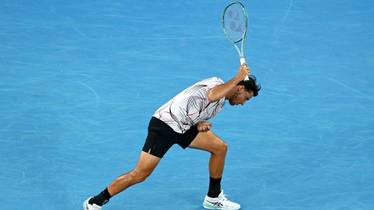 Raqueta rota, pelotazo y warning: las polémicas reacciones de Darderi ...