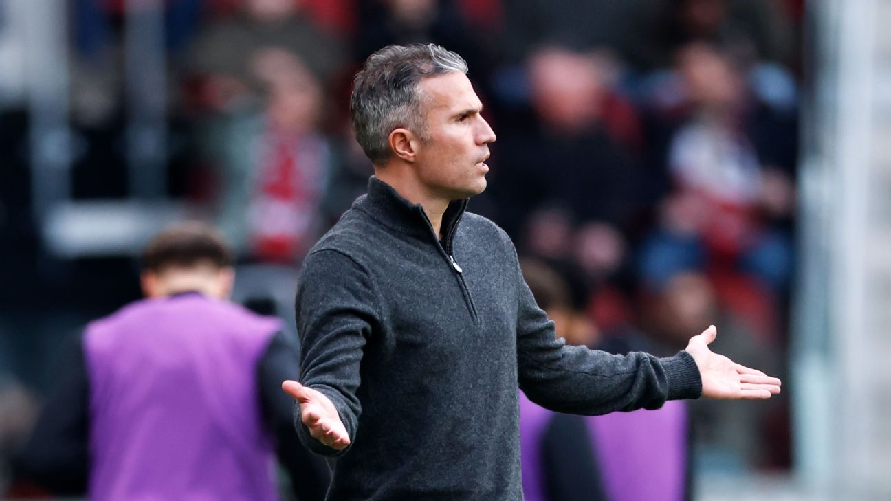 Van Persie blijft strijdbaar na vernedering in Eindhoven: "Ik ben geen ...