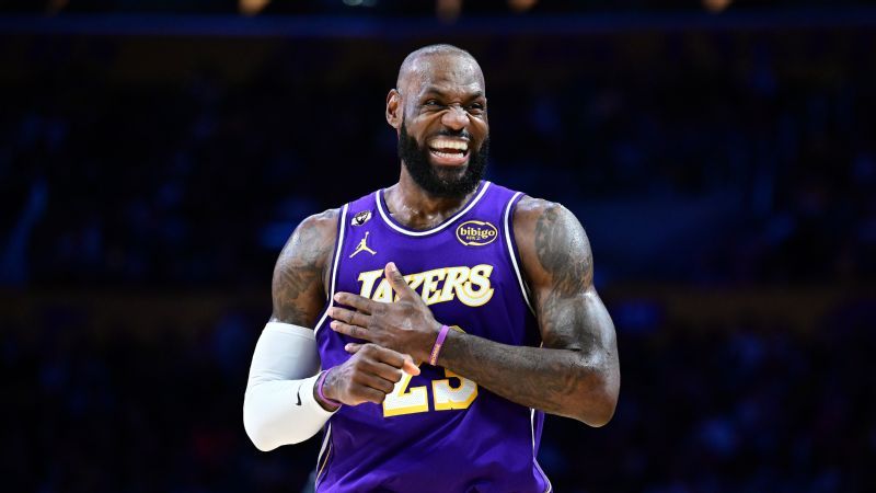 LeBron, el jugador de mayor edad con triple-doble en la historia - ESPN