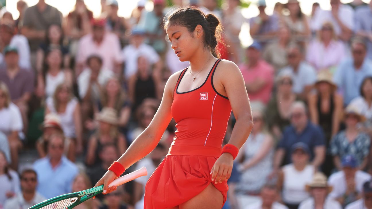 Emma Raducanu dumped out of French Open in first round - ESPN