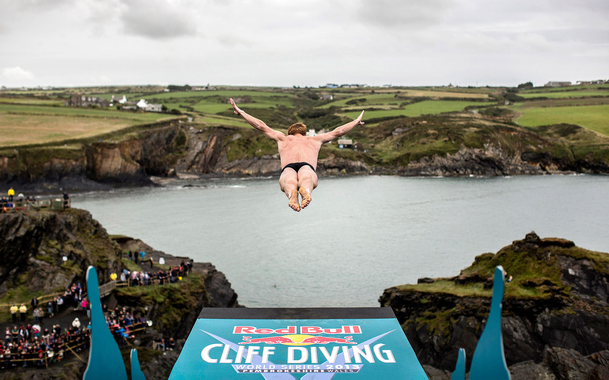 Cliff Jump - The Week in Pictures for Sept. 9-Sept. 15, 2013 - ESPN